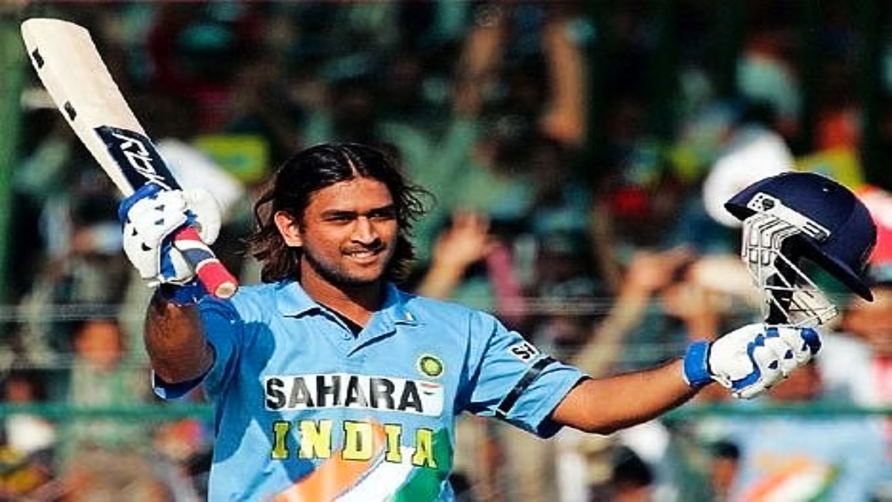 MS Dhoni की जीवनी, उम्र, पत्नी, नेटवर्थ, रिकॉर्ड्स, फैमली और करियर से ...